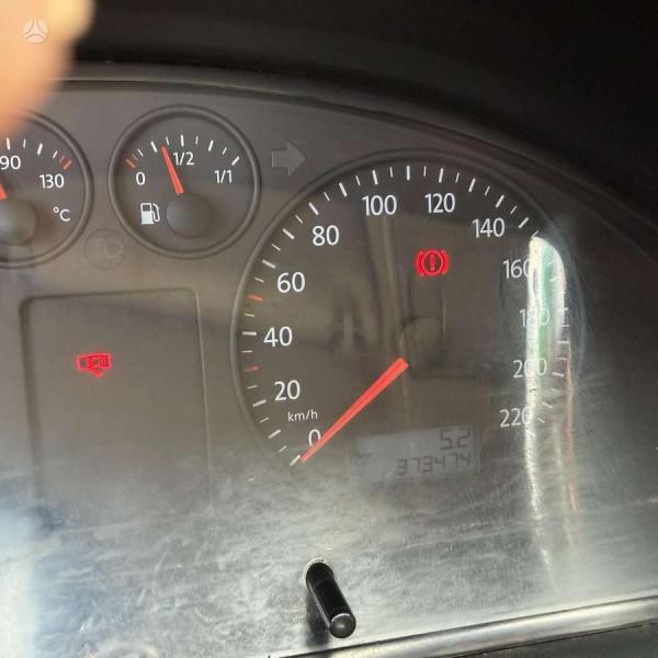 Black Volkswagen Transporter 2005 in Vilnius, with an engine capacity of 2.46 L and mileage of 373 thousand km for 6350 €, photo 9 on AUTOMOTO.COM.LV
