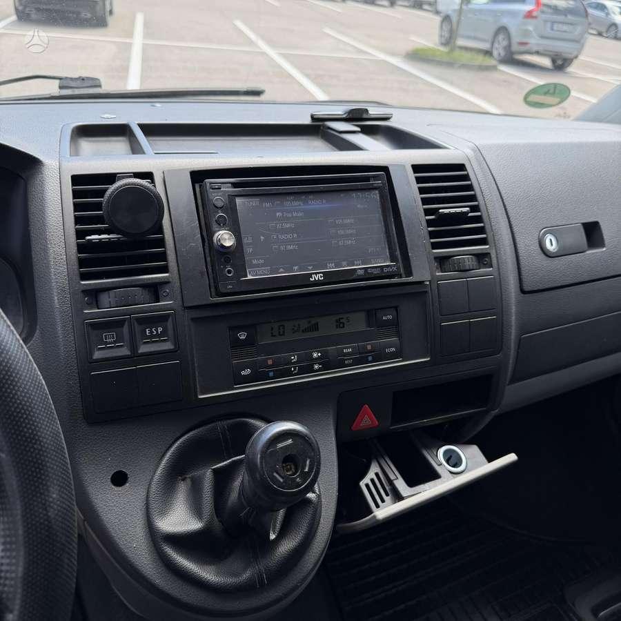 Black Volkswagen Transporter 2005 in Vilnius, with an engine capacity of 2.46 L and mileage of 373 thousand km for 6350 €, photo 12 on AUTOMOTO.COM.LV