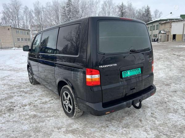 Black Volkswagen Transporter 2007 in Pasvalys, with an engine capacity of 2.50 L and mileage of 227 thousand km for 4450 €, photo 3 on AUTOMOTO.COM.LV