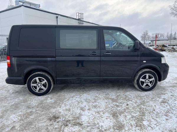 Black Volkswagen Transporter 2007 in Pasvalys, with an engine capacity of 2.50 L and mileage of 227 thousand km for 4450 €, photo 4 on AUTOMOTO.COM.LV