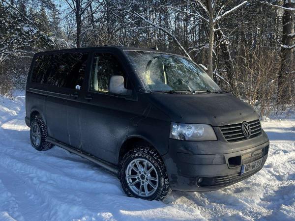 Black Volkswagen Transporter 2008 in Vilnius, with an engine capacity of 2.49 L and mileage of 350 thousand km for 4400 €, photo 1 on AUTOMOTO.COM.LV