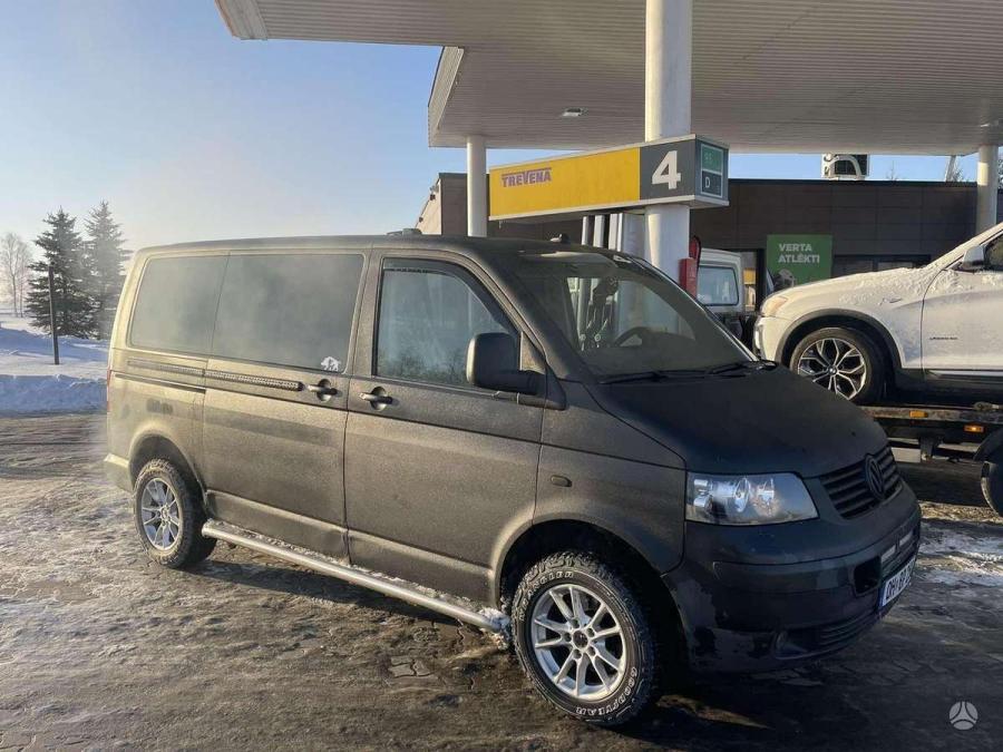 Black Volkswagen Transporter 2008 in Vilnius, with an engine capacity of 2.49 L and mileage of 350 thousand km for 4400 €, photo 2 on AUTOMOTO.COM.LV