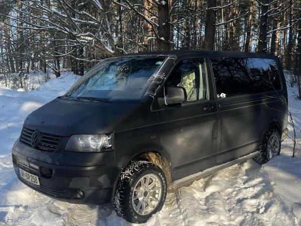 Black Volkswagen Transporter 2008 in Vilnius, with an engine capacity of 2.49 L and mileage of 350 thousand km for 4400 €, photo 9 on AUTOMOTO.COM.LV
