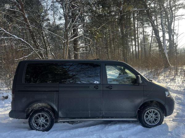 Black Volkswagen Transporter 2008 in Vilnius, with an engine capacity of 2.49 L and mileage of 350 thousand km for 4400 €, photo 10 on AUTOMOTO.COM.LV