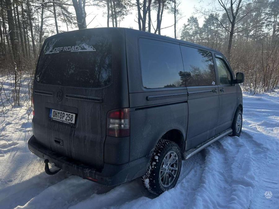 Black Volkswagen Transporter 2008 in Vilnius, with an engine capacity of 2.49 L and mileage of 350 thousand km for 4400 €, photo 12 on AUTOMOTO.COM.LV