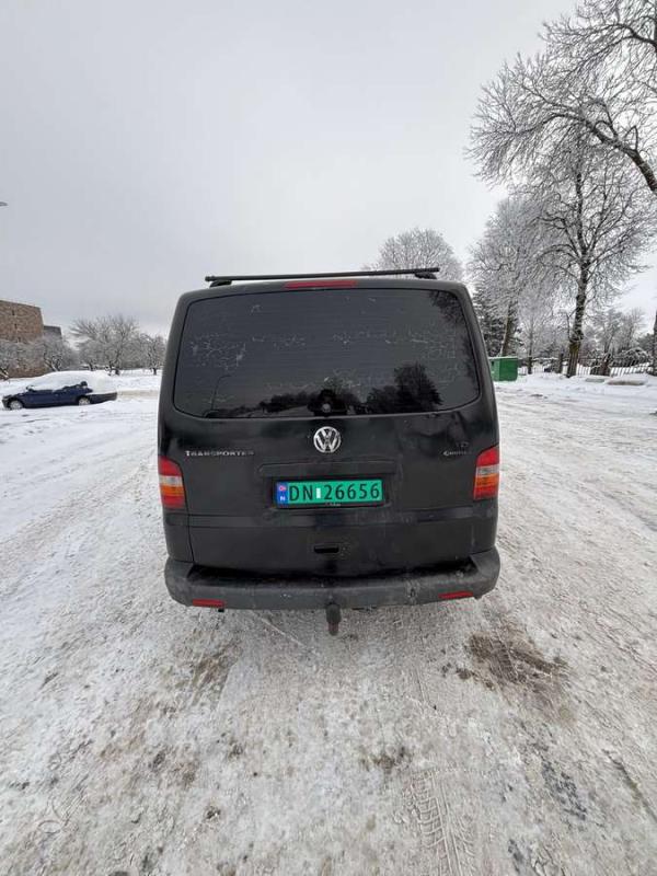 Melns Volkswagen Transporter 2009 Panevēža, ar dzinēja tilpumu 2.50 L un nobraukumu 270 tūkst. km par 4390 €, foto 7 vietnē AUTOMOTO.COM.LV