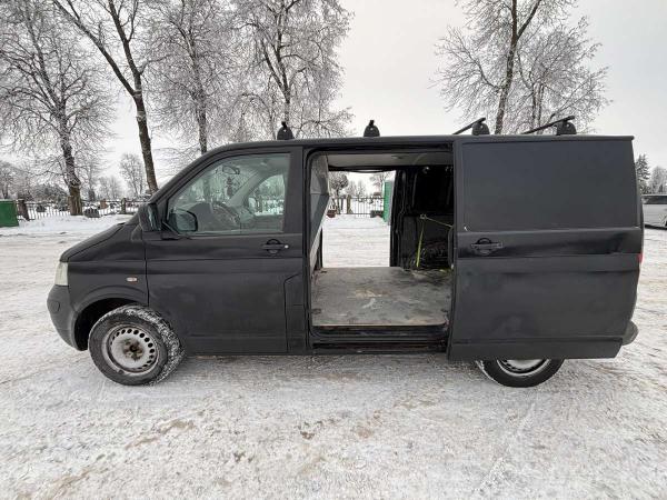 Melns Volkswagen Transporter 2009 Panevēža, ar dzinēja tilpumu 2.50 L un nobraukumu 270 tūkst. km par 4390 €, foto 8 vietnē AUTOMOTO.COM.LV