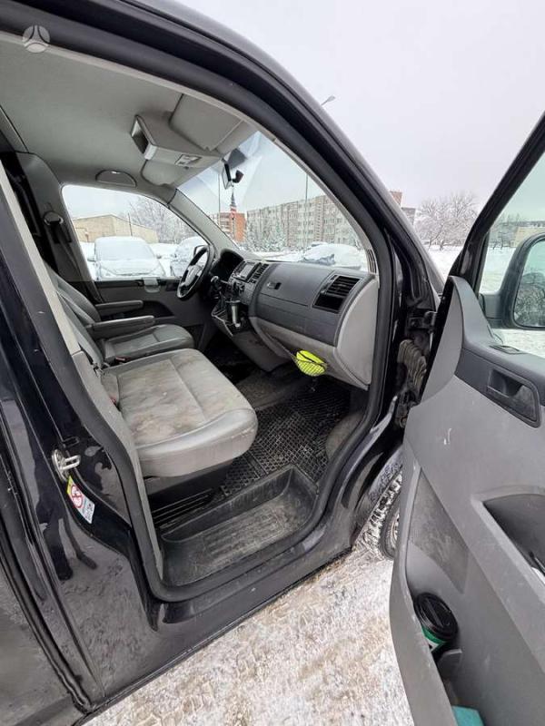 Melns Volkswagen Transporter 2009 Panevēža, ar dzinēja tilpumu 2.50 L un nobraukumu 270 tūkst. km par 4390 €, foto 9 vietnē AUTOMOTO.COM.LV