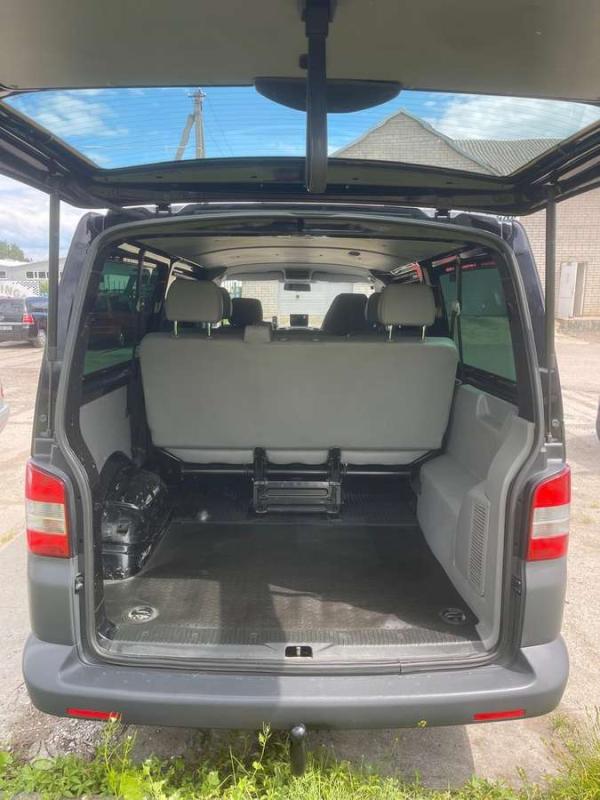 Black Volkswagen Transporter 2009 in Marijampole, with an engine capacity of 2.00 L and mileage of 430 thousand km for 7900 €, photo 10 on AUTOMOTO.COM.LV