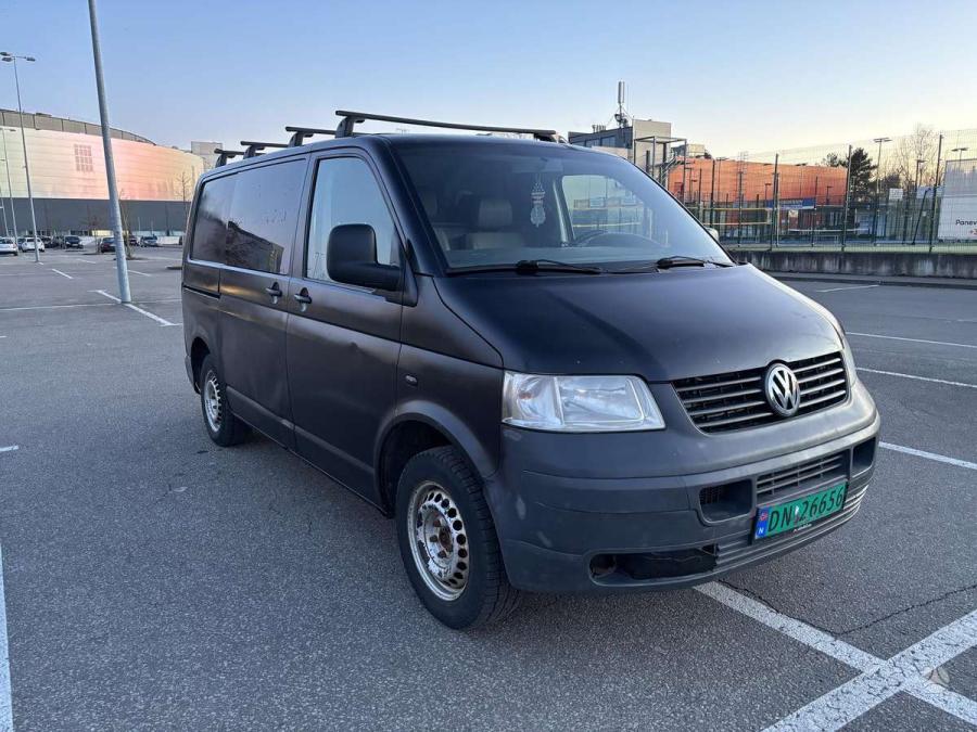 Melns Volkswagen Transporter 2009 Panevēža, ar dzinēja tilpumu 2.47 L un nobraukumu 270 tūkst. km par 4000 €, foto 1 vietnē AUTOMOTO.COM.LV