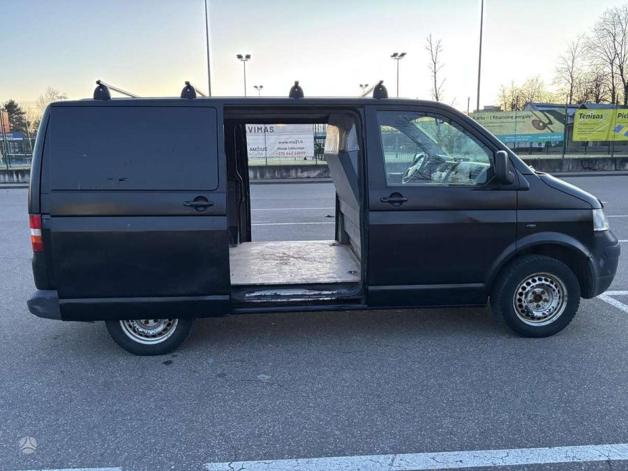 Melns Volkswagen Transporter 2009 Panevēža, ar dzinēja tilpumu 2.47 L un nobraukumu 270 tūkst. km par 4000 €, foto 8 vietnē AUTOMOTO.COM.LV