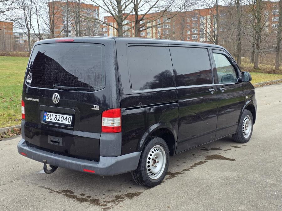 Melns Volkswagen Transporter 2010 Mažeikiai, ar dzinēja tilpumu 2.00 L un nobraukumu 275 tūkst. km par 5700 €, foto 5 vietnē AUTOMOTO.COM.LV