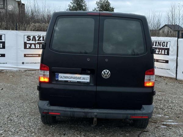 Black Volkswagen Transporter 2012 in Vilnius, with an engine capacity of 1.97 L and mileage of 393 thousand km for 5100 €, photo 5 on AUTOMOTO.COM.LV