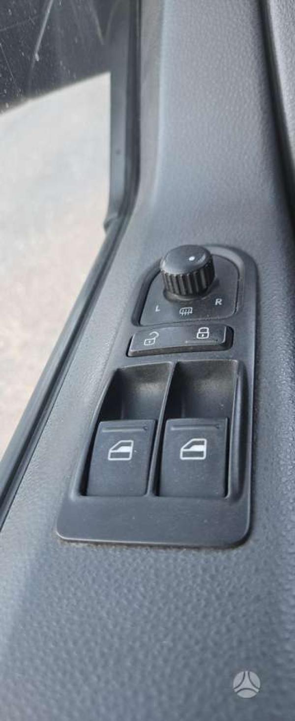 Melns Volkswagen Transporter 2013 Kauņa, ar dzinēja tilpumu 1.97 L un nobraukumu 426 tūkst. km par 8000 €, foto 9 vietnē AUTOMOTO.COM.LV