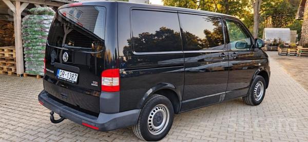 Black Volkswagen Transporter 2015 in Dobele, with an engine capacity of 2.00 L and mileage of 209 thousand km for 10890 €, photo 5 on AUTOMOTO.COM.LV