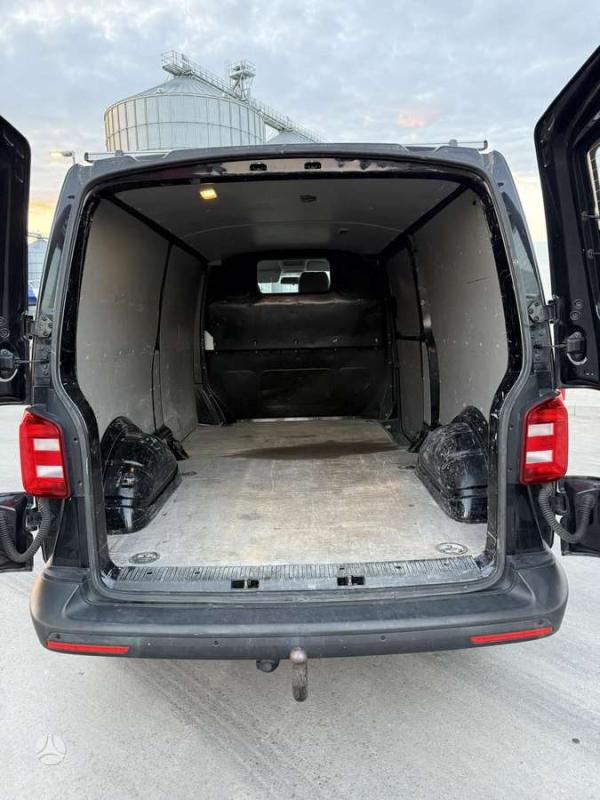 Black Volkswagen Transporter 2016 in Pasvalys, with an engine capacity of 0.00 L and mileage of 212 thousand km for 12100 €, photo 11 on AUTOMOTO.COM.LV