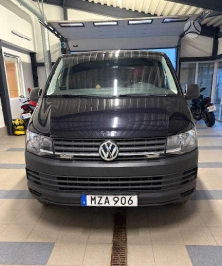 Black Volkswagen Transporter 2016 in Alytus, with an engine capacity of 1.97 L and mileage of 164 thousand km for 11500 €, photo 2 on AUTOMOTO.COM.LV