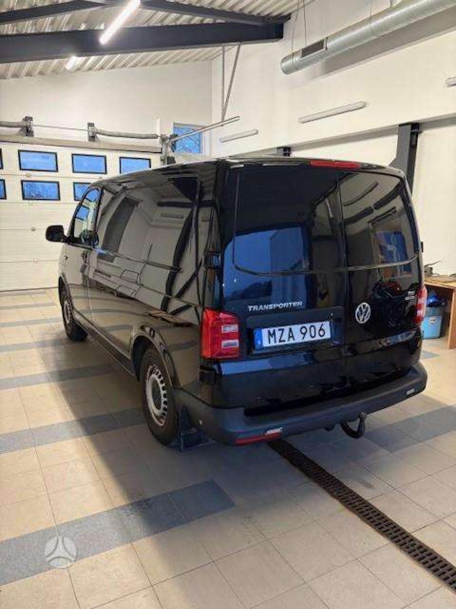 Black Volkswagen Transporter 2016 in Alytus, with an engine capacity of 1.97 L and mileage of 164 thousand km for 11500 €, photo 5 on AUTOMOTO.COM.LV