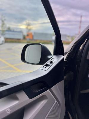 Black Volkswagen Transporter 2016 in Vilnius, with an engine capacity of 2.00 L and mileage of 203 thousand km for 7600 €, photo 5 on AUTOMOTO.COM.LV