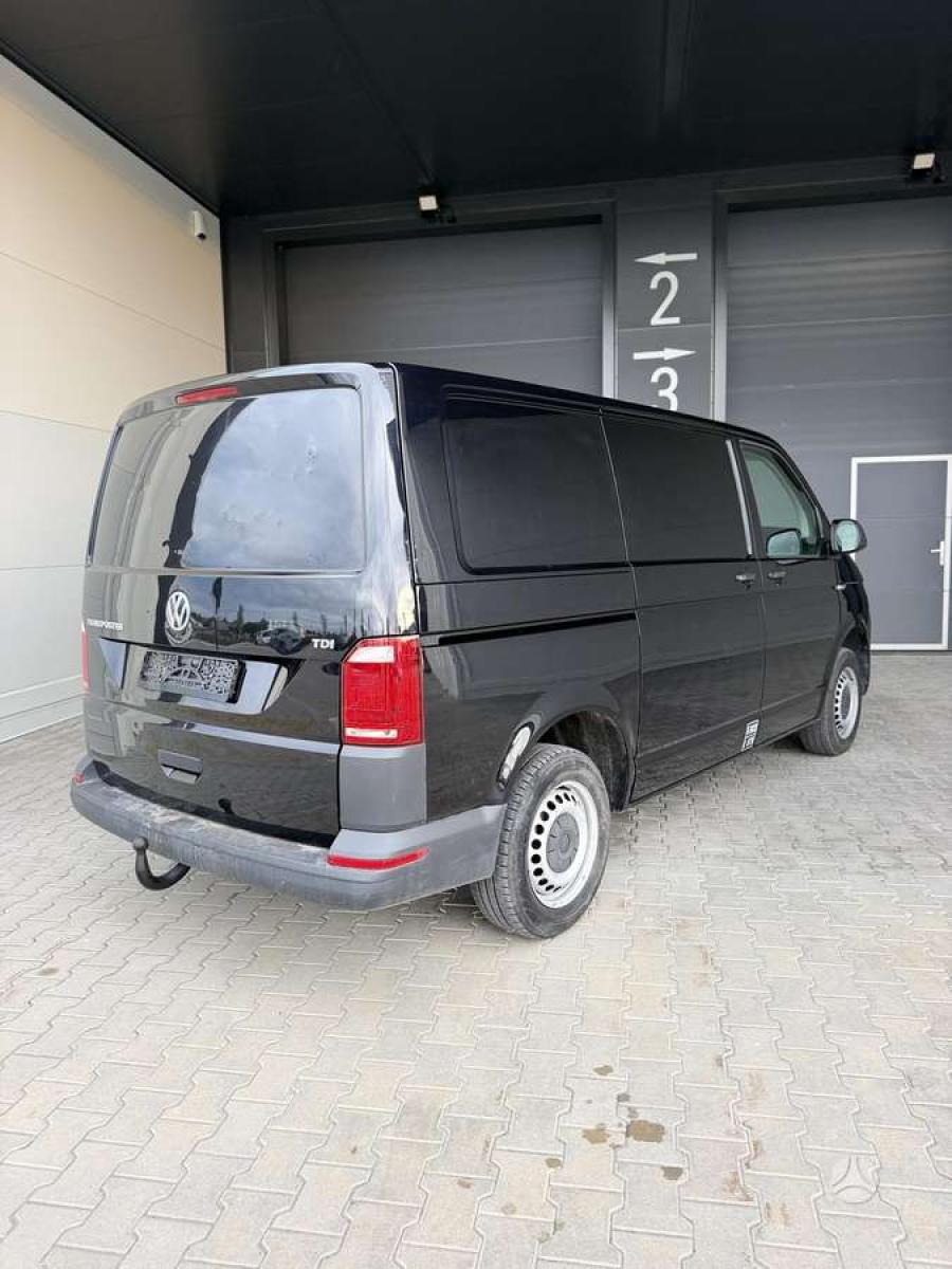 Black Volkswagen Transporter 2016 in Vilnius, with an engine capacity of 2.00 L and mileage of 203 thousand km for 7600 €, photo 8 on AUTOMOTO.COM.LV