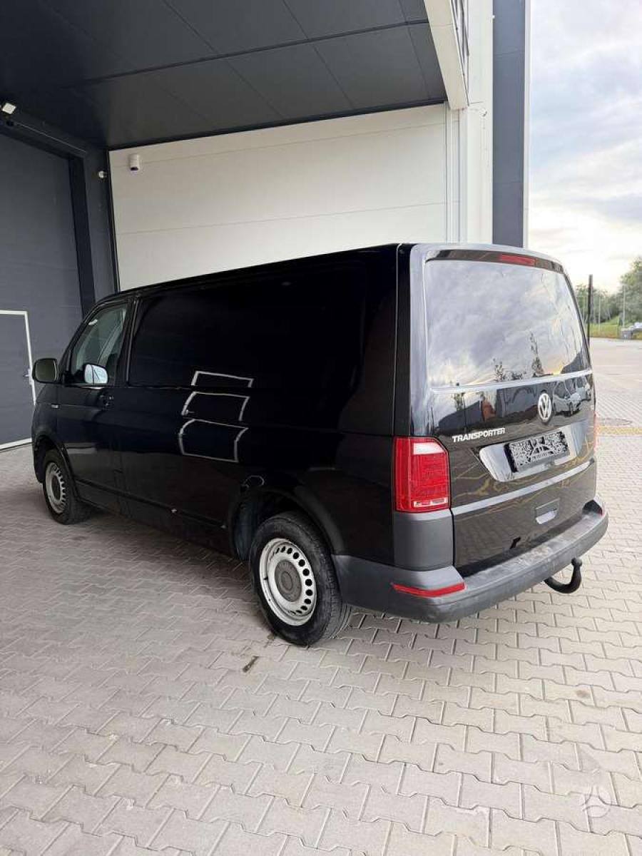 Black Volkswagen Transporter 2016 in Vilnius, with an engine capacity of 2.00 L and mileage of 203 thousand km for 7600 €, photo 9 on AUTOMOTO.COM.LV