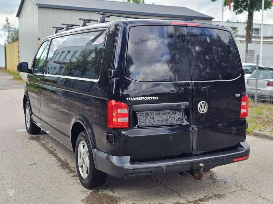 Black Volkswagen Transporter 2016 in Rokiskis, with an engine capacity of 2.00 L and mileage of 270 thousand km for 5650 €, photo 9 on AUTOMOTO.COM.LV
