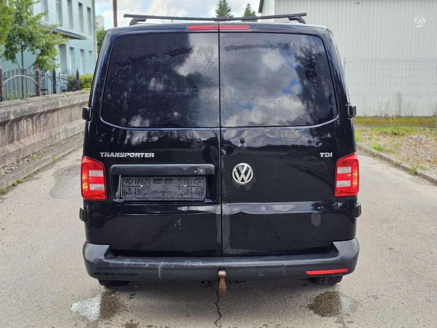 Black Volkswagen Transporter 2016 in Rokiskis, with an engine capacity of 2.00 L and mileage of 270 thousand km for 5650 €, photo 12 on AUTOMOTO.COM.LV