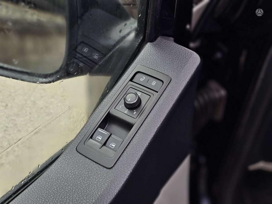 Black Volkswagen Transporter 2016 in Rokiskis, with an engine capacity of 2.00 L and mileage of 270 thousand km for 5650 €, photo 15 on AUTOMOTO.COM.LV