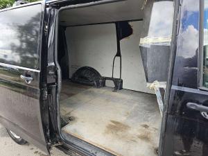 Black Volkswagen Transporter 2016 in Rokiskis, with an engine capacity of 2.00 L and mileage of 270 thousand km for 5650 €, photo 16 on AUTOMOTO.COM.LV