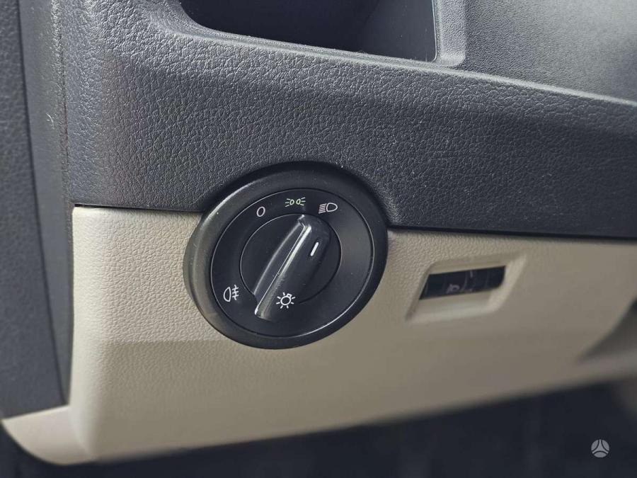 Black Volkswagen Transporter 2016 in Rokiskis, with an engine capacity of 2.00 L and mileage of 270 thousand km for 5650 €, photo 20 on AUTOMOTO.COM.LV