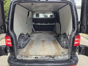Black Volkswagen Transporter 2016 in Rokiskis, with an engine capacity of 2.00 L and mileage of 270 thousand km for 5650 €, photo 22 on AUTOMOTO.COM.LV