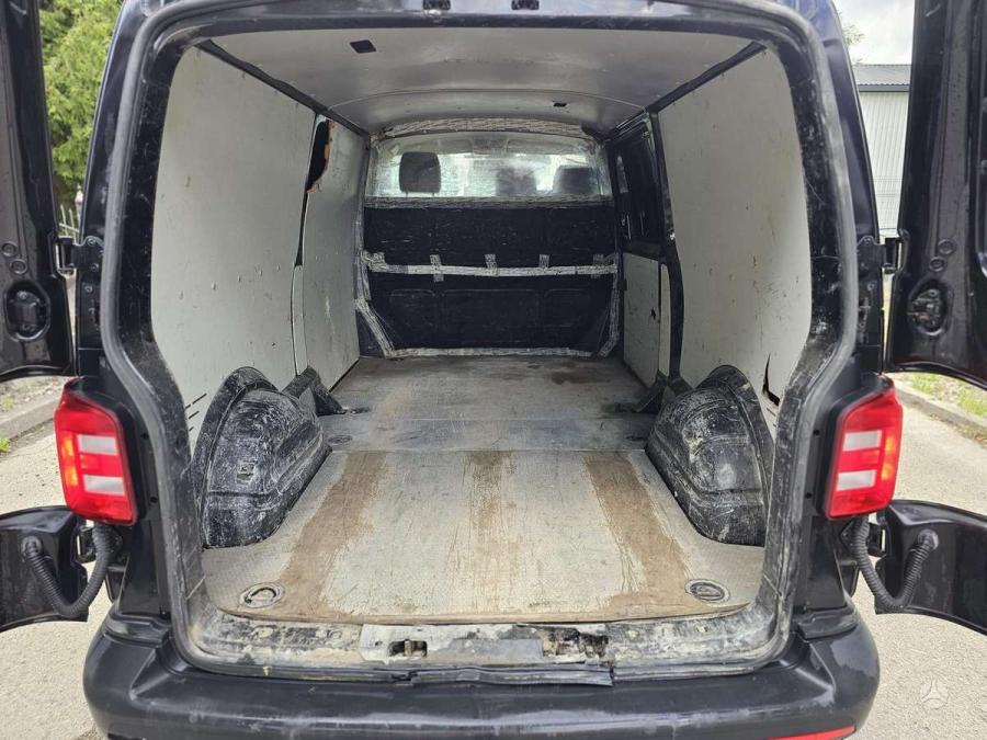 Black Volkswagen Transporter 2016 in Rokiskis, with an engine capacity of 2.00 L and mileage of 270 thousand km for 5650 €, photo 22 on AUTOMOTO.COM.LV
