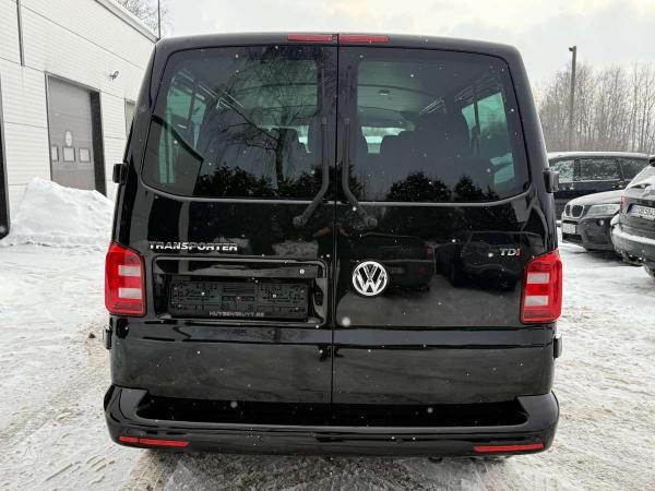 Black Volkswagen Transporter 2017 in Utena, with an engine capacity of 2.00 L and mileage of 199 thousand km for 15950 €, photo 7 on AUTOMOTO.COM.LV