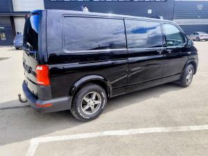 Black Volkswagen Transporter 2017 in Klaipeda, with an engine capacity of 1.97 L and mileage of 263 thousand km for 12500 €, photo 12 on AUTOMOTO.COM.LV