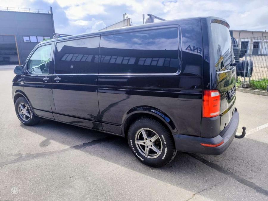 Black Volkswagen Transporter 2017 in Klaipeda, with an engine capacity of 1.97 L and mileage of 263 thousand km for 12500 €, photo 14 on AUTOMOTO.COM.LV