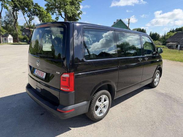 Black Volkswagen Transporter 2017 in Skaudvile, with an engine capacity of 1.97 L and mileage of 347 thousand km for 11700 €, photo 4 on AUTOMOTO.COM.LV