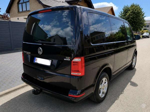 Melns Volkswagen Transporter 2017 Klaipėda, ar dzinēja tilpumu 1.97 L un nobraukumu 222 tūkst. km par 13500 €, foto 5 vietnē AUTOMOTO.COM.LV