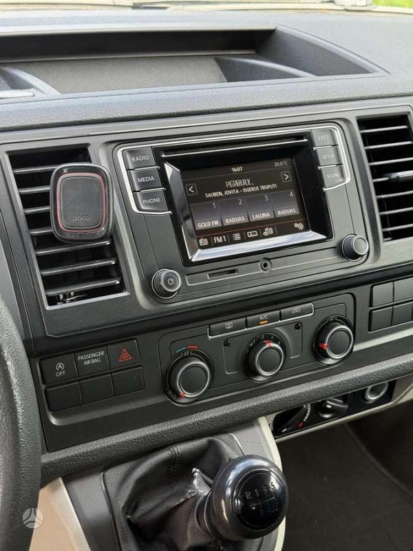 Melns Volkswagen Transporter 2017 Klaipėda, ar dzinēja tilpumu 1.97 L un nobraukumu 222 tūkst. km par 13500 €, foto 7 vietnē AUTOMOTO.COM.LV