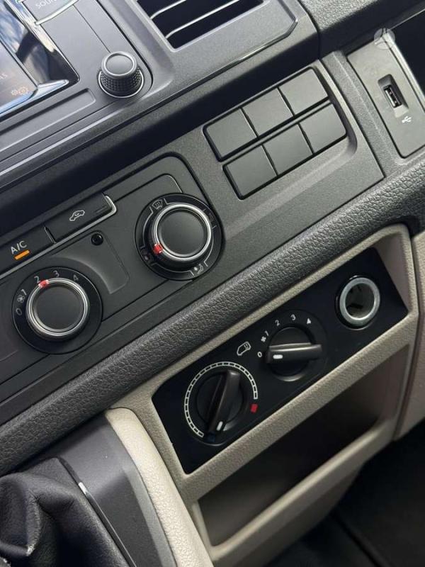 Melns Volkswagen Transporter 2017 Klaipėda, ar dzinēja tilpumu 1.97 L un nobraukumu 222 tūkst. km par 13500 €, foto 10 vietnē AUTOMOTO.COM.LV