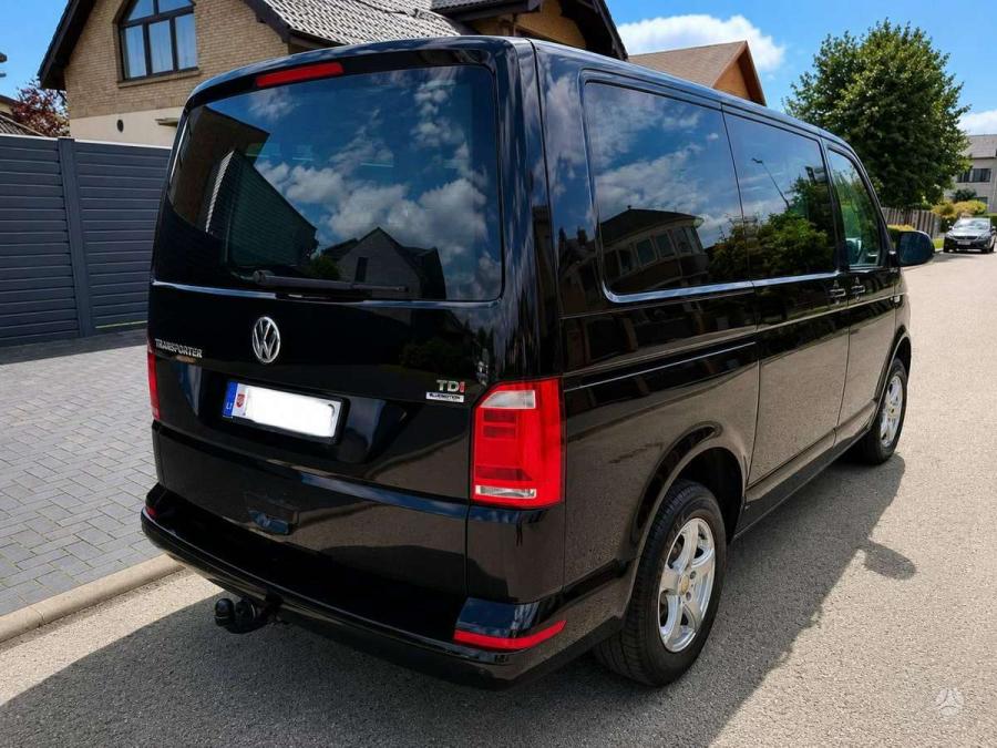 Melns Volkswagen Transporter 2017 Klaipėda, ar dzinēja tilpumu 1.97 L un nobraukumu 222 tūkst. km par 13700 €, foto 5 vietnē AUTOMOTO.COM.LV