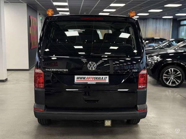 Black Volkswagen Transporter 2018 in Klaipeda, with an engine capacity of 1.97 L and mileage of 220 thousand km for 18450 €, photo 2 on AUTOMOTO.COM.LV