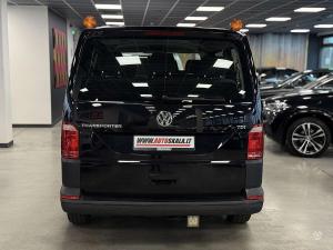 Black Volkswagen Transporter 2018 in Klaipeda, with an engine capacity of 1.97 L and mileage of 220 thousand km for 18450 €, photo 3 on AUTOMOTO.COM.LV
