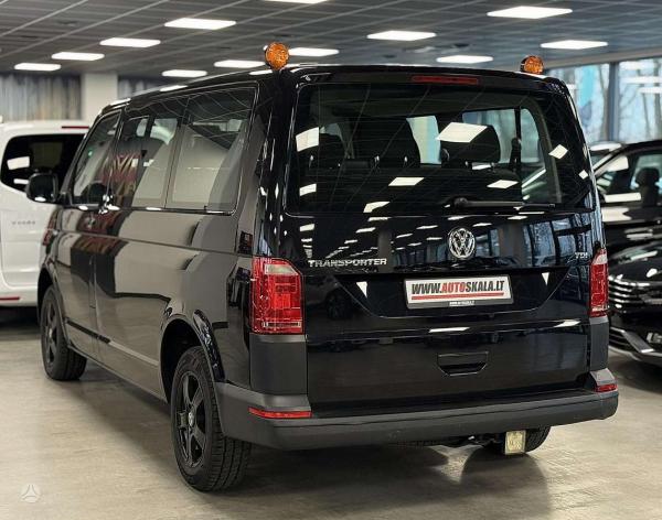 Black Volkswagen Transporter 2018 in Klaipeda, with an engine capacity of 1.97 L and mileage of 220 thousand km for 18450 €, photo 4 on AUTOMOTO.COM.LV