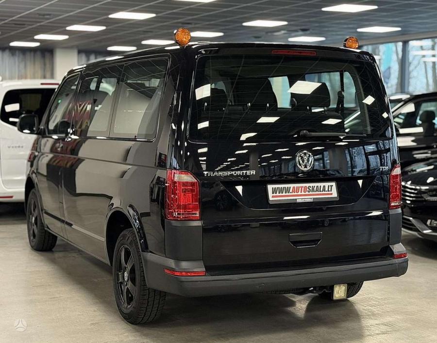 Black Volkswagen Transporter 2018 in Klaipeda, with an engine capacity of 1.97 L and mileage of 220 thousand km for 18450 €, photo 5 on AUTOMOTO.COM.LV