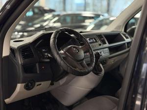 Black Volkswagen Transporter 2018 in Klaipeda, with an engine capacity of 1.97 L and mileage of 220 thousand km for 18450 €, photo 8 on AUTOMOTO.COM.LV