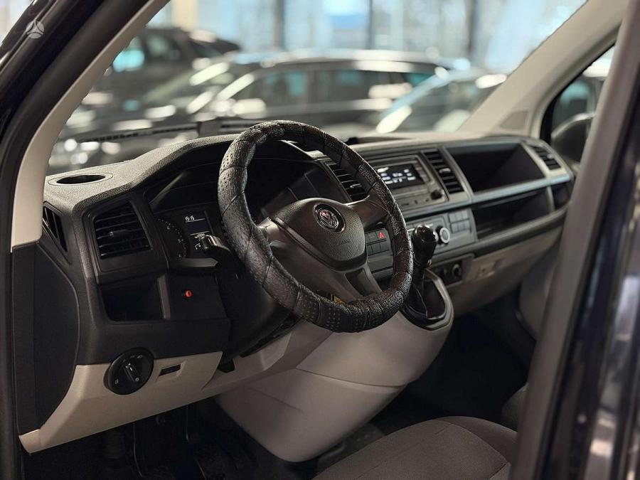 Black Volkswagen Transporter 2018 in Klaipeda, with an engine capacity of 1.97 L and mileage of 220 thousand km for 18450 €, photo 8 on AUTOMOTO.COM.LV
