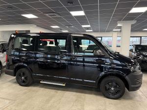 Black Volkswagen Transporter 2018 in Klaipeda, with an engine capacity of 1.97 L and mileage of 220 thousand km for 18450 €, photo 9 on AUTOMOTO.COM.LV