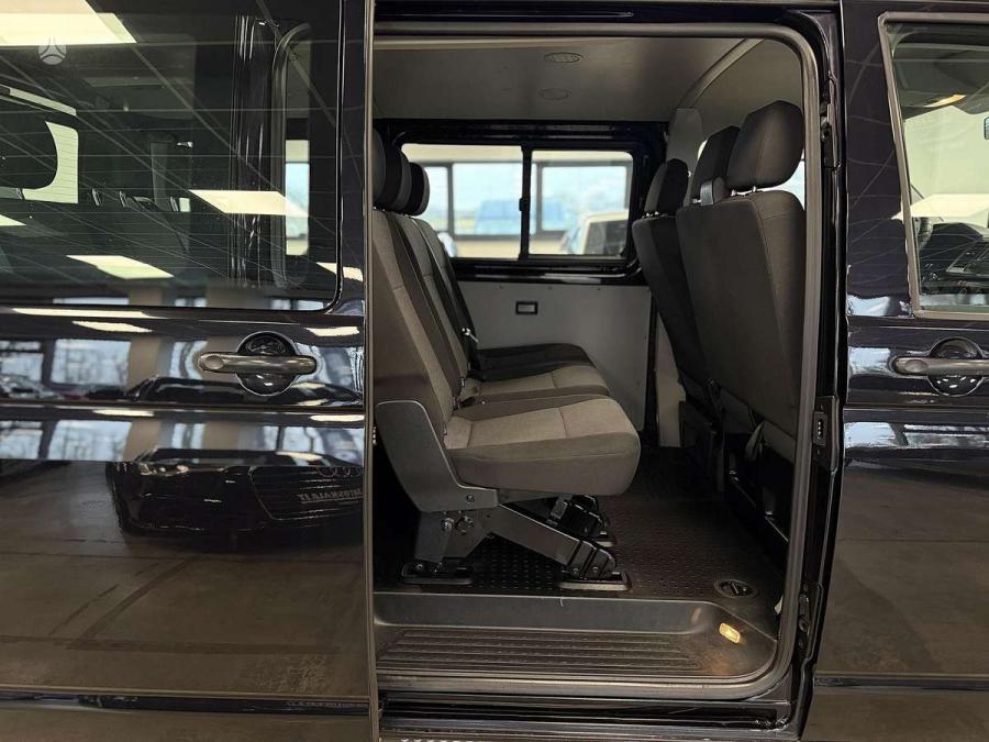 Black Volkswagen Transporter 2018 in Klaipeda, with an engine capacity of 1.97 L and mileage of 220 thousand km for 18450 €, photo 11 on AUTOMOTO.COM.LV
