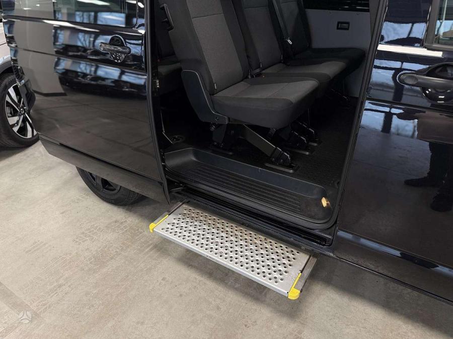 Black Volkswagen Transporter 2018 in Klaipeda, with an engine capacity of 1.97 L and mileage of 220 thousand km for 18450 €, photo 15 on AUTOMOTO.COM.LV