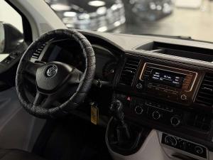 Black Volkswagen Transporter 2018 in Klaipeda, with an engine capacity of 1.97 L and mileage of 220 thousand km for 18450 €, photo 17 on AUTOMOTO.COM.LV